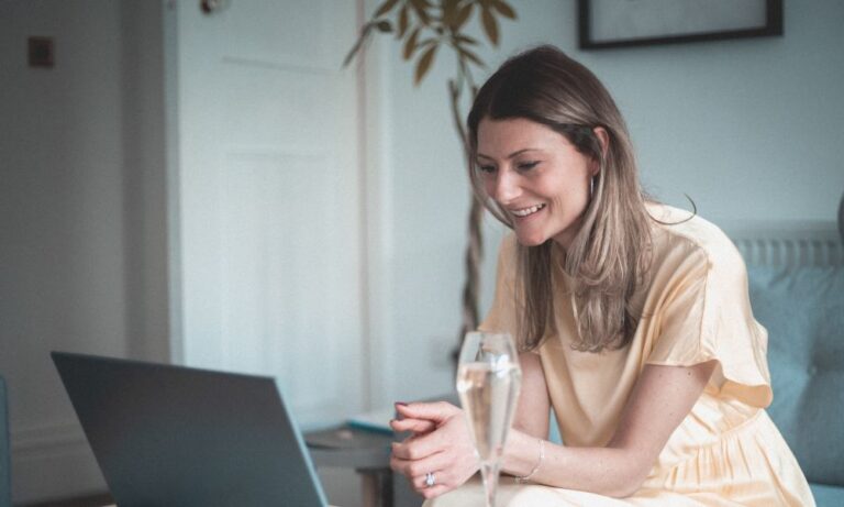 British Slang For Girl (16 Examples!) - Foreign Lingo