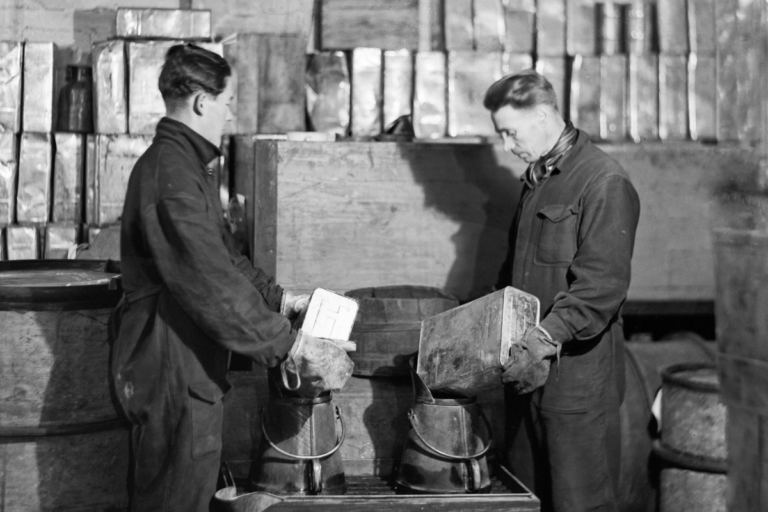 1920s Slang For Alcohol (10 Examples!) - Foreign Lingo